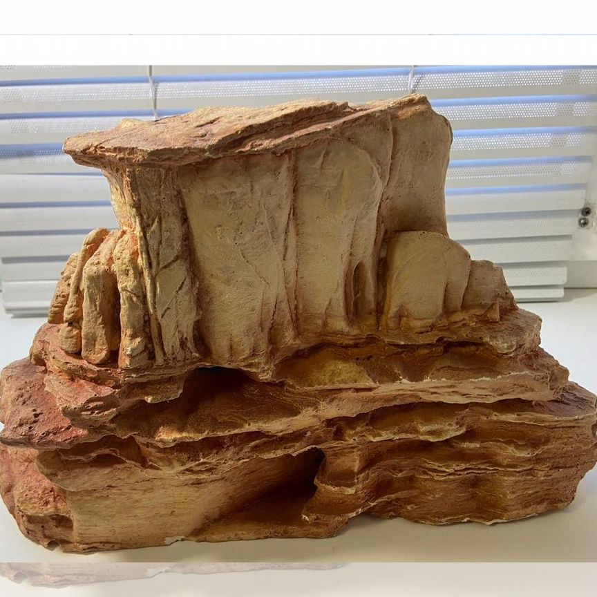 Шикарный грот-скала для аквариума