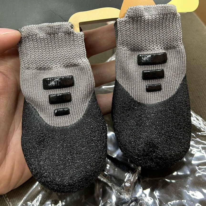 Носки для собак мелких пород прорезинены новые