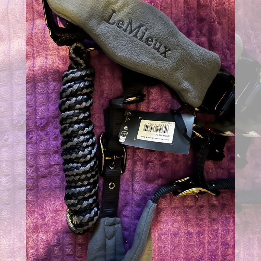 Недоуздок с сумбуромдля лошади LeMieux