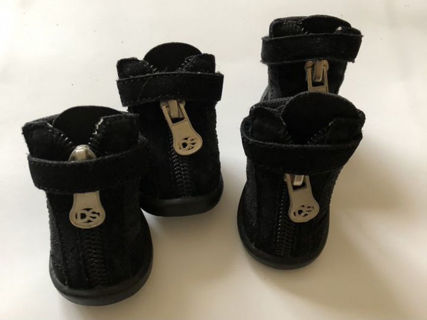 Ботинки для маленькой собачки