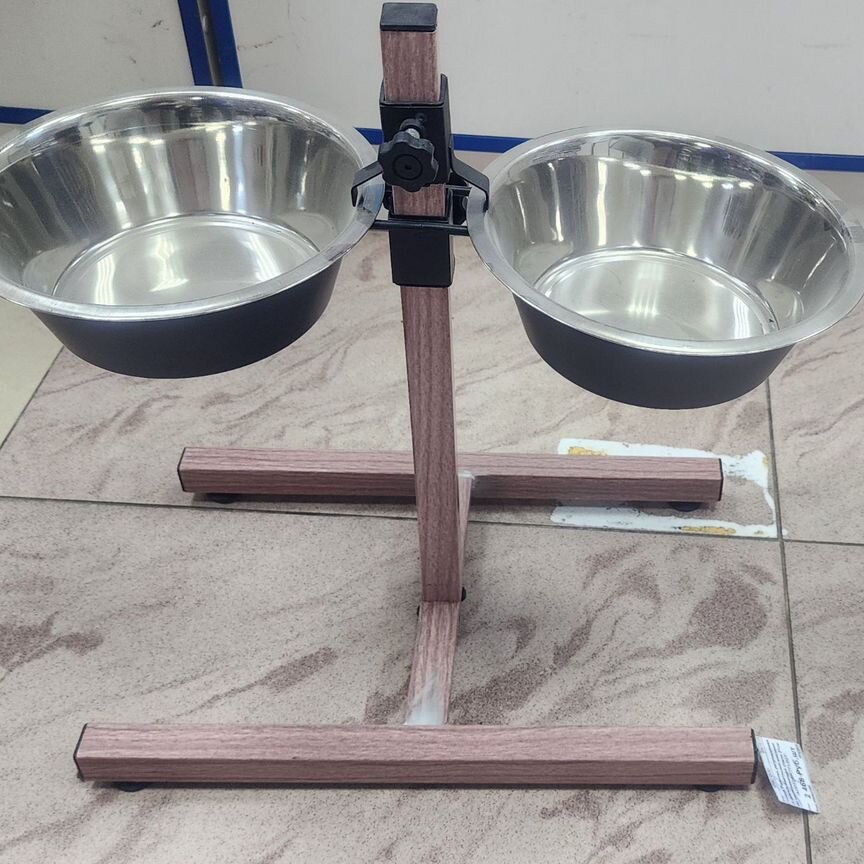 Стойка с мисками 21 см диаметр мисок