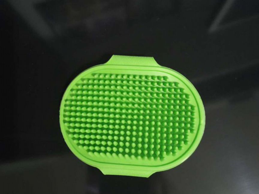 Селиконовая щётка для расчёсывания животных