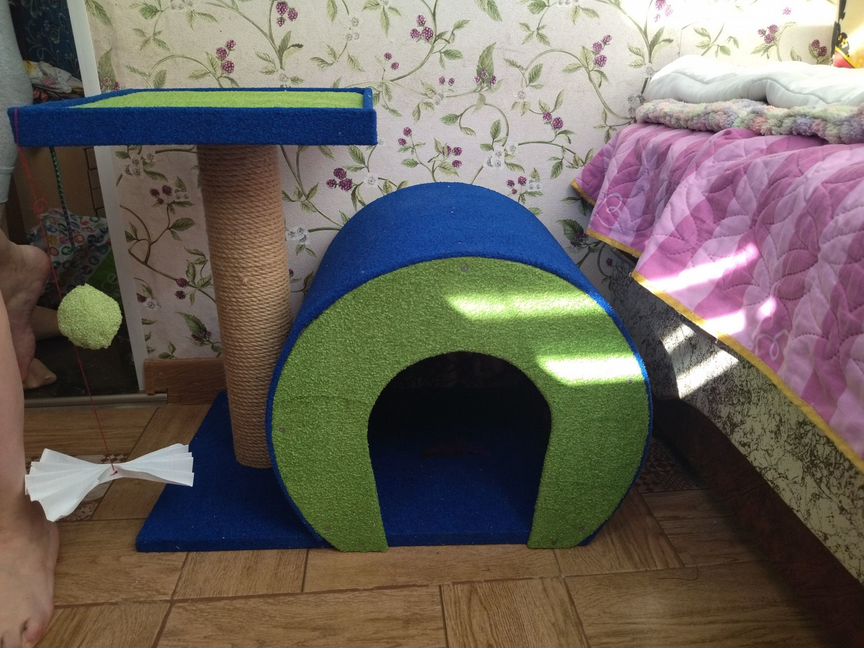 Домик лежанка для кошки с коктеточкой