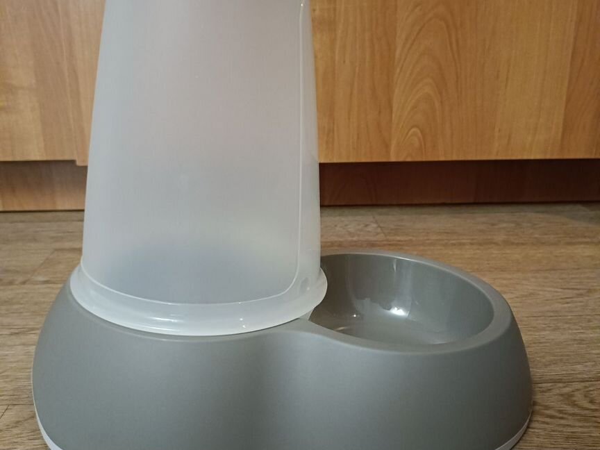 Автоматическая кормушка для кошек и собак