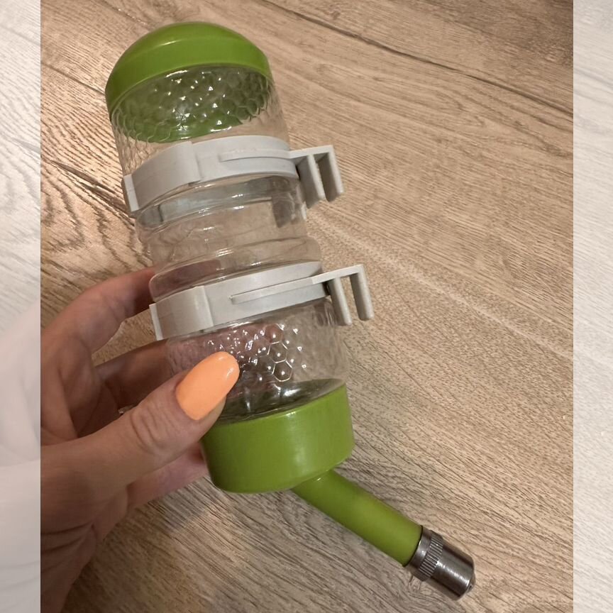 Поилка в клетку для животных