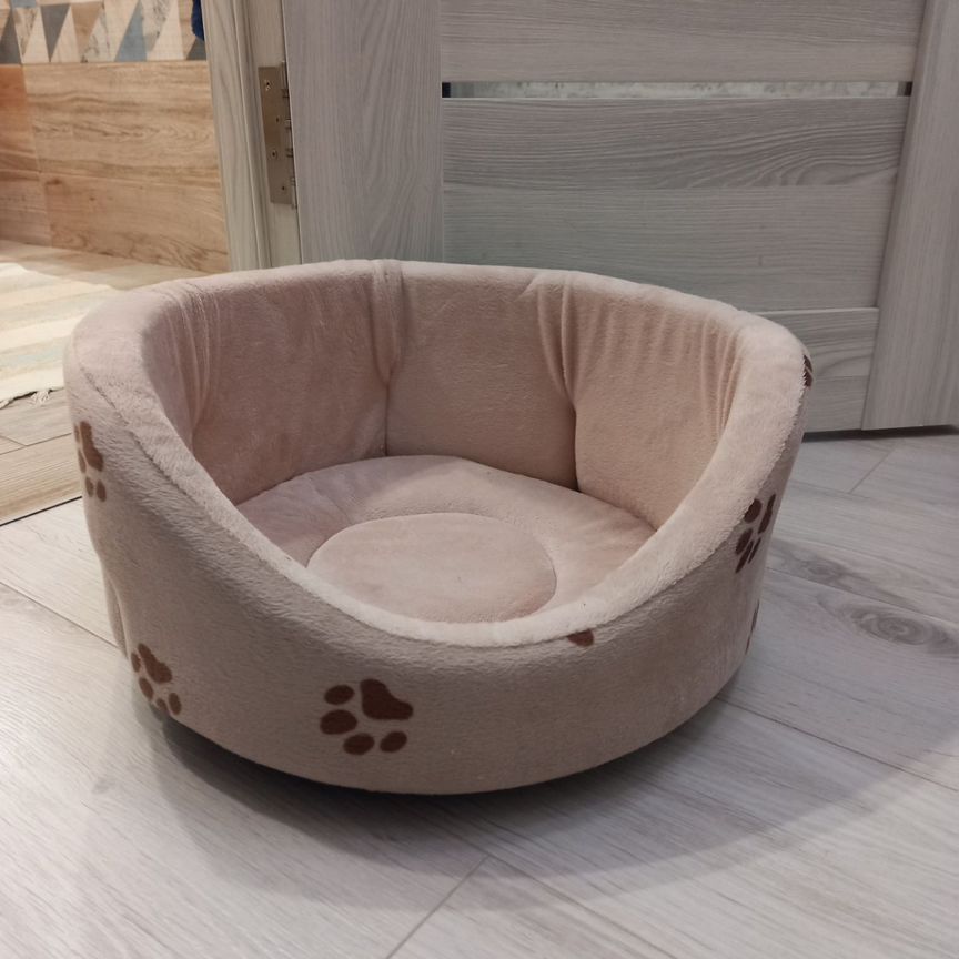 Лежанка для кошечек или собачек