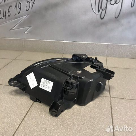 Кронштейн крепления правой фары Audi Q7 4L0941614B купить в ...