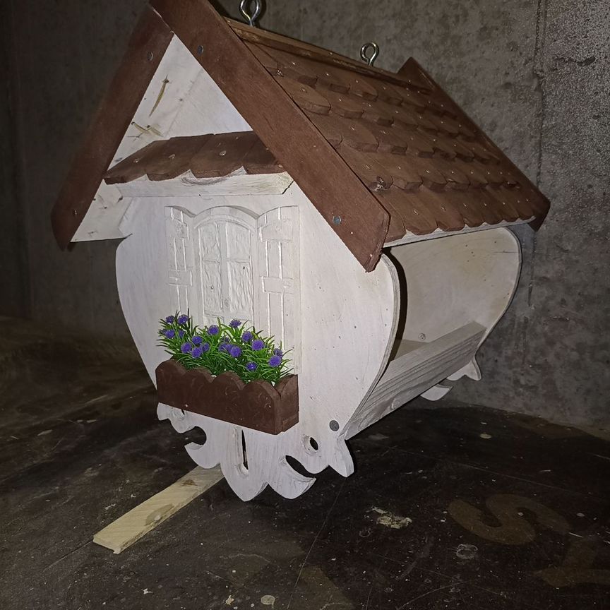 Кормушка для птиц уличная