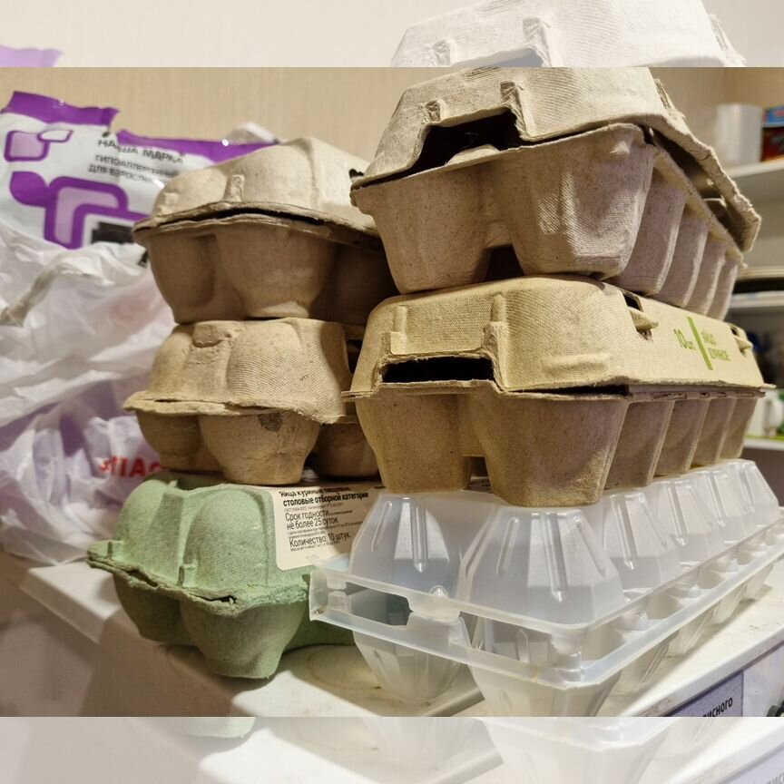 Отдам за шоколадку, контейнеры