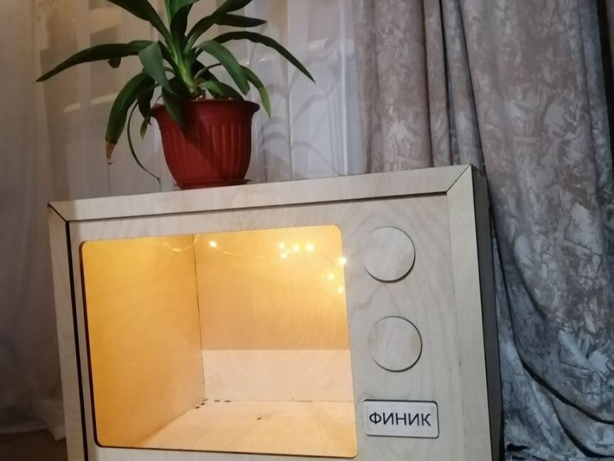 Домик лежанка для кота из дерева