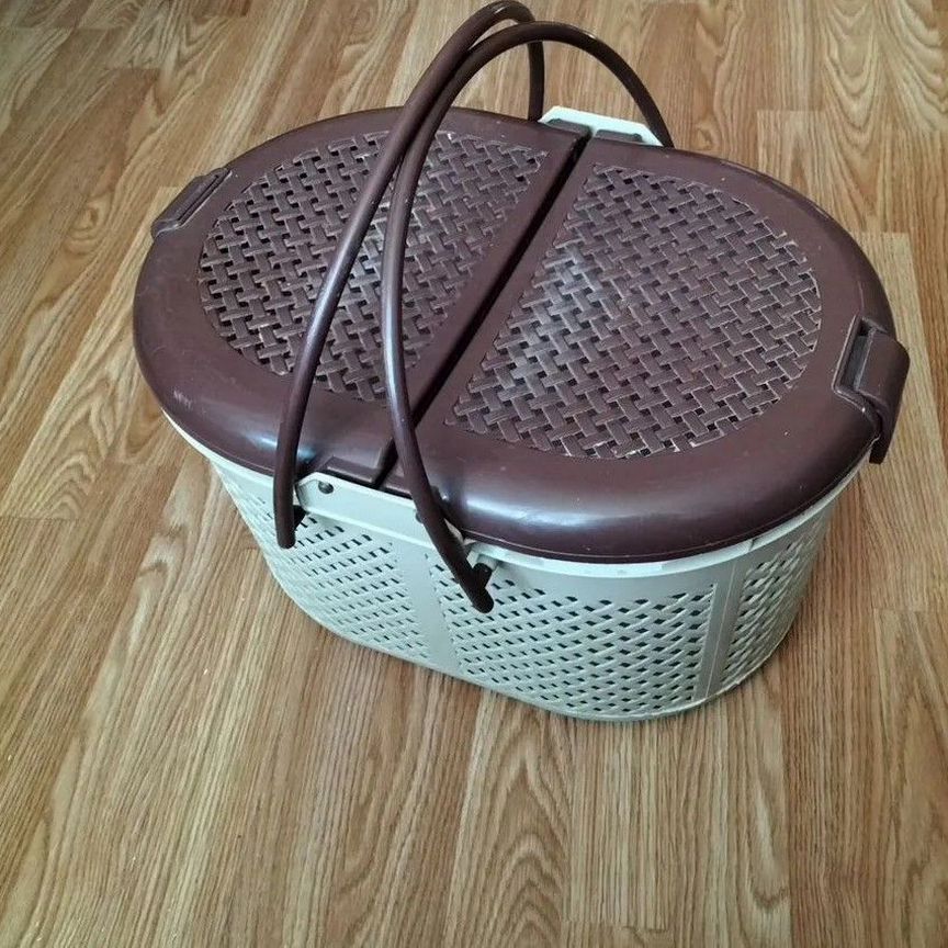 Переноска для животных пластиковая