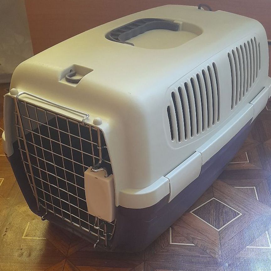 Пластиковая переноска для кота