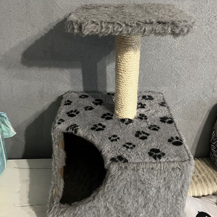 Кошачий домик с когтеточкой бу