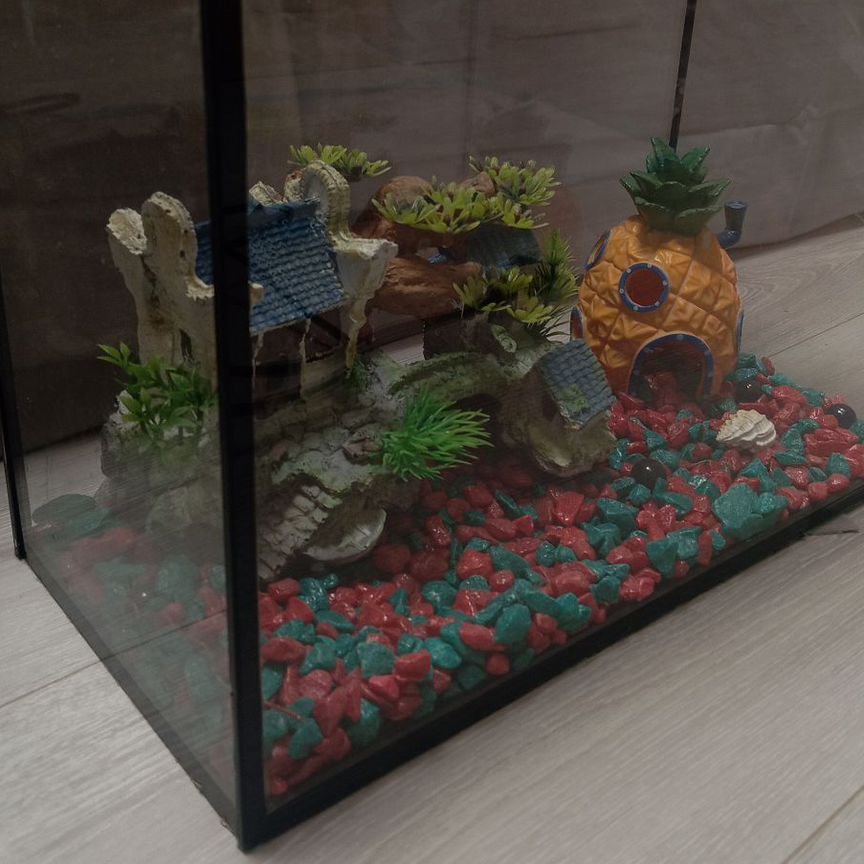 Аквариум с фильтром и декором