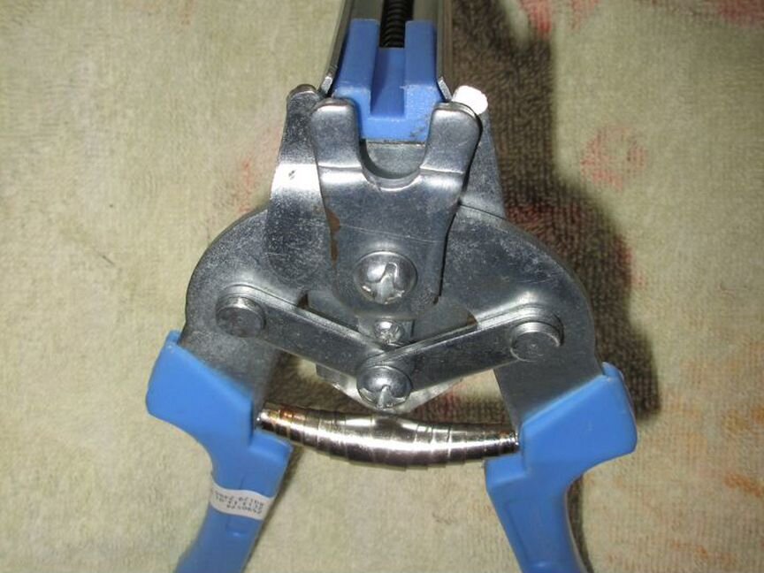 Клипсатор для изготовления сельхоз-клеток