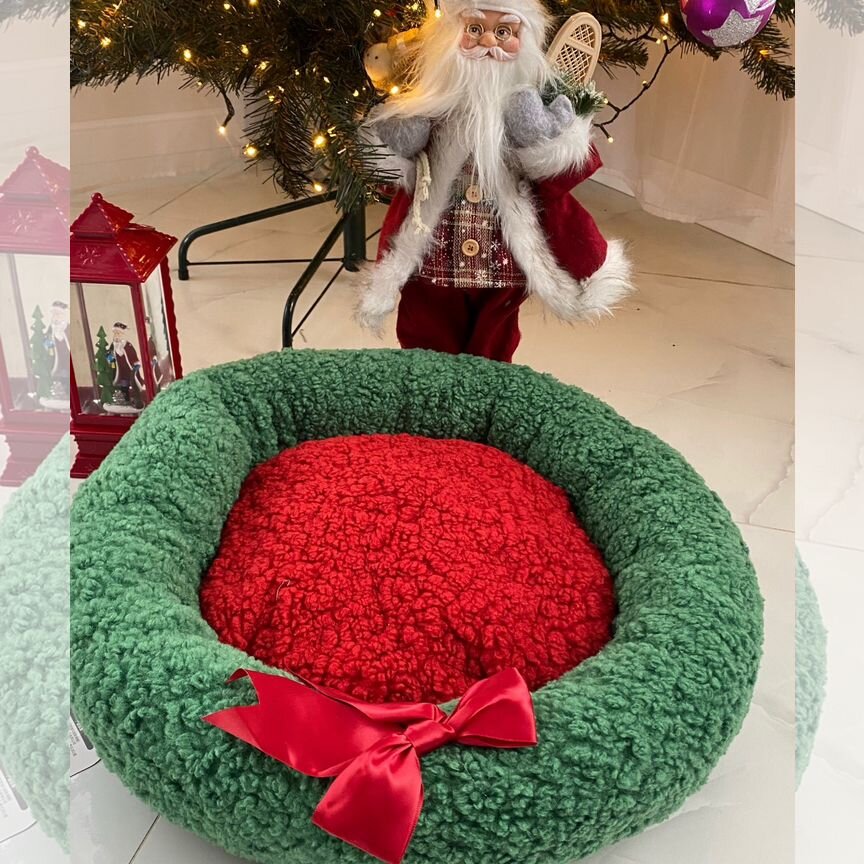 Лежанка для собак и кошек новогодняя новая 50 см