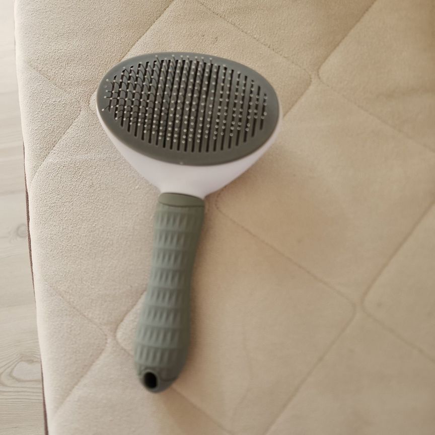 Щётка для вычесывания шерсти