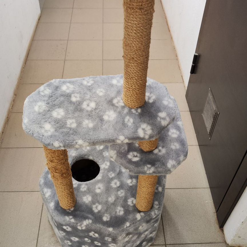 Когтеточка с домиком для кошки. Высота 1.25 метра