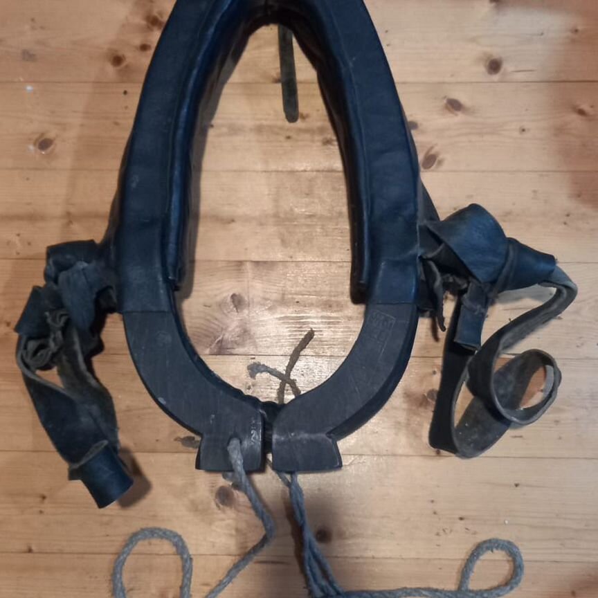 Продам хомут кожаный и дуга