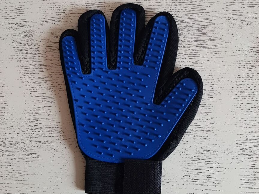 Перчатка для вычесывания шерсти собак и кошек