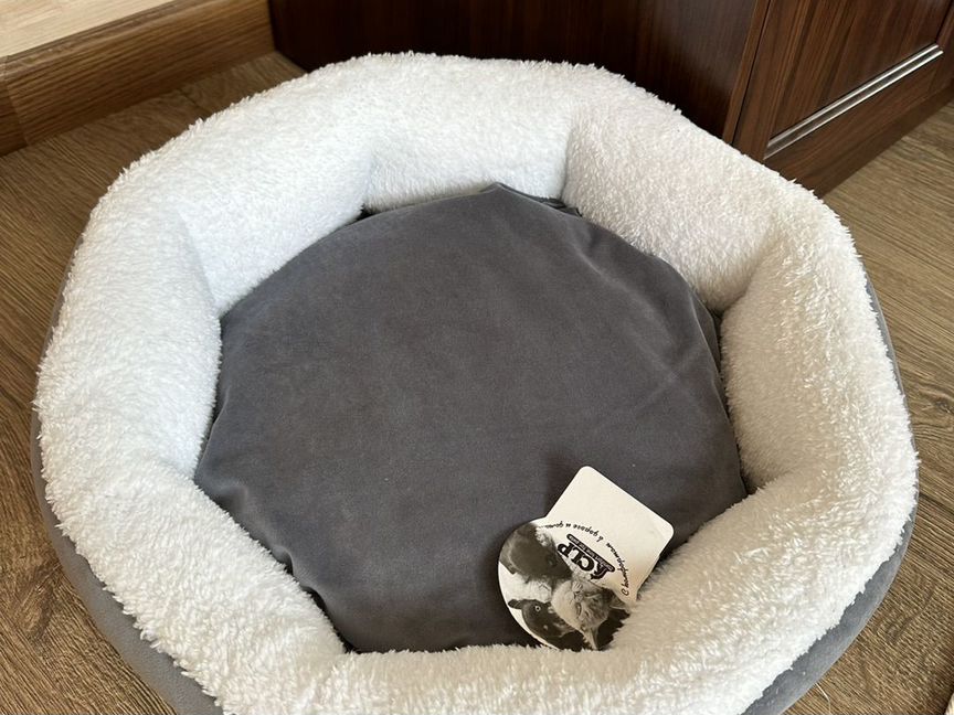 Лежанка для собак и кошек