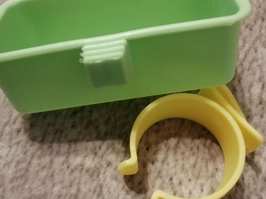 Кормушка и держатель для поилки