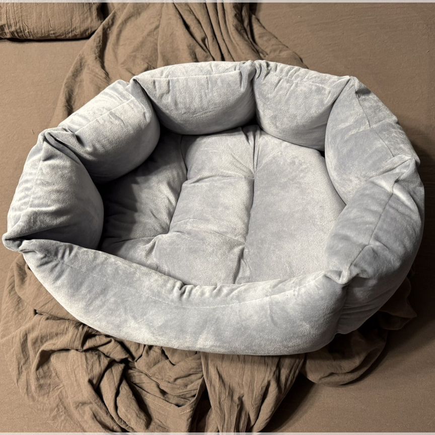 Лежанка для кошек новая