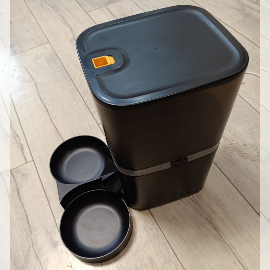 Автоматическая кормушка для кошек с камерой