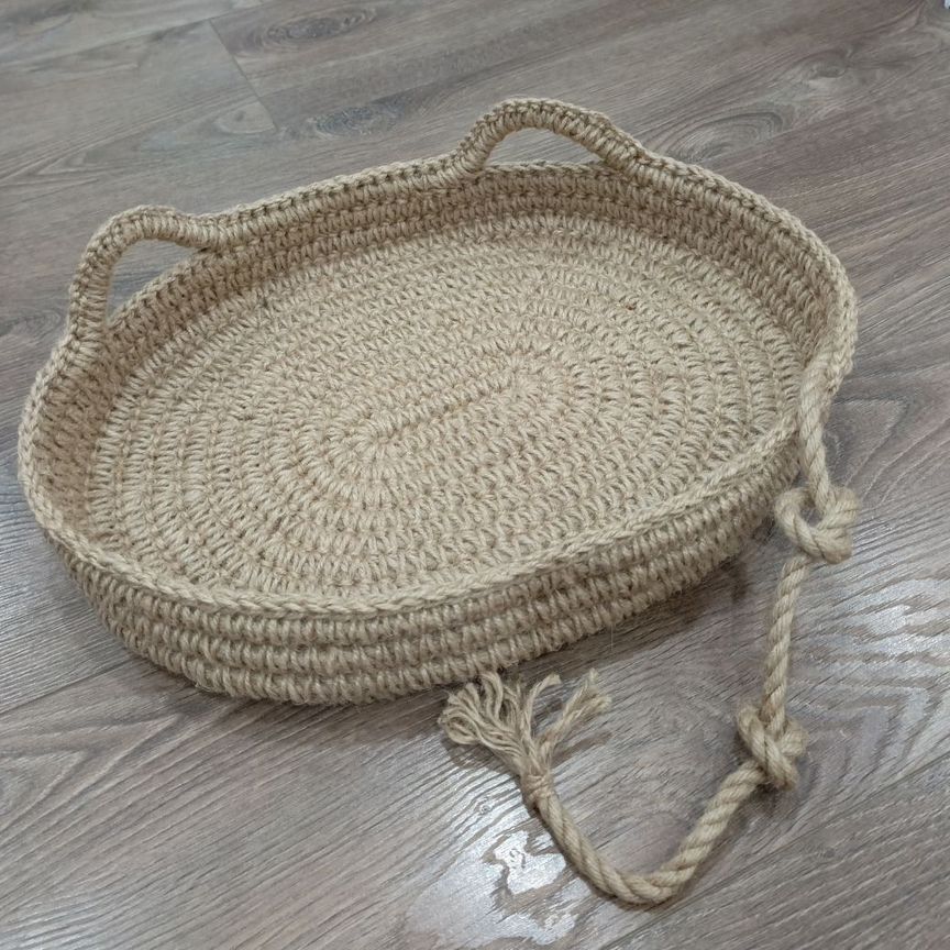 Лежанка для кошек плетёная