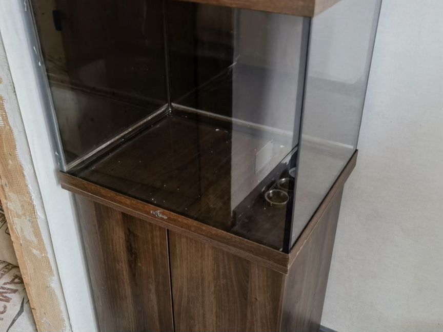 Аквариум 100л с тумбой, оборудованием и тд