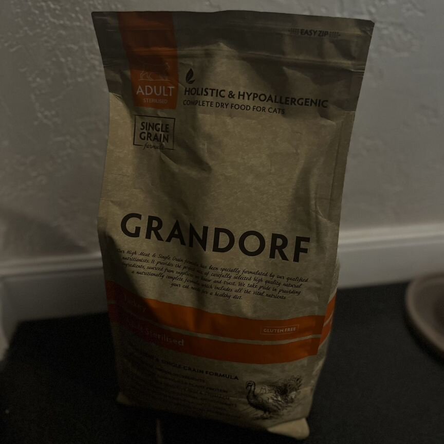 Корм для стерилизованных кошек, котов Grandorf