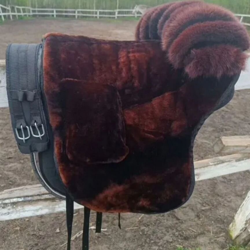 Меховое седло(пад) с подпругой