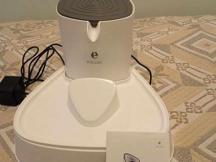 Фонтан поилка для кошек