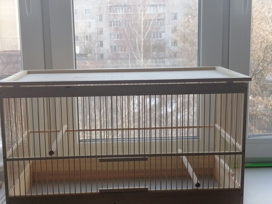 Большая клетка для птиц из дерева