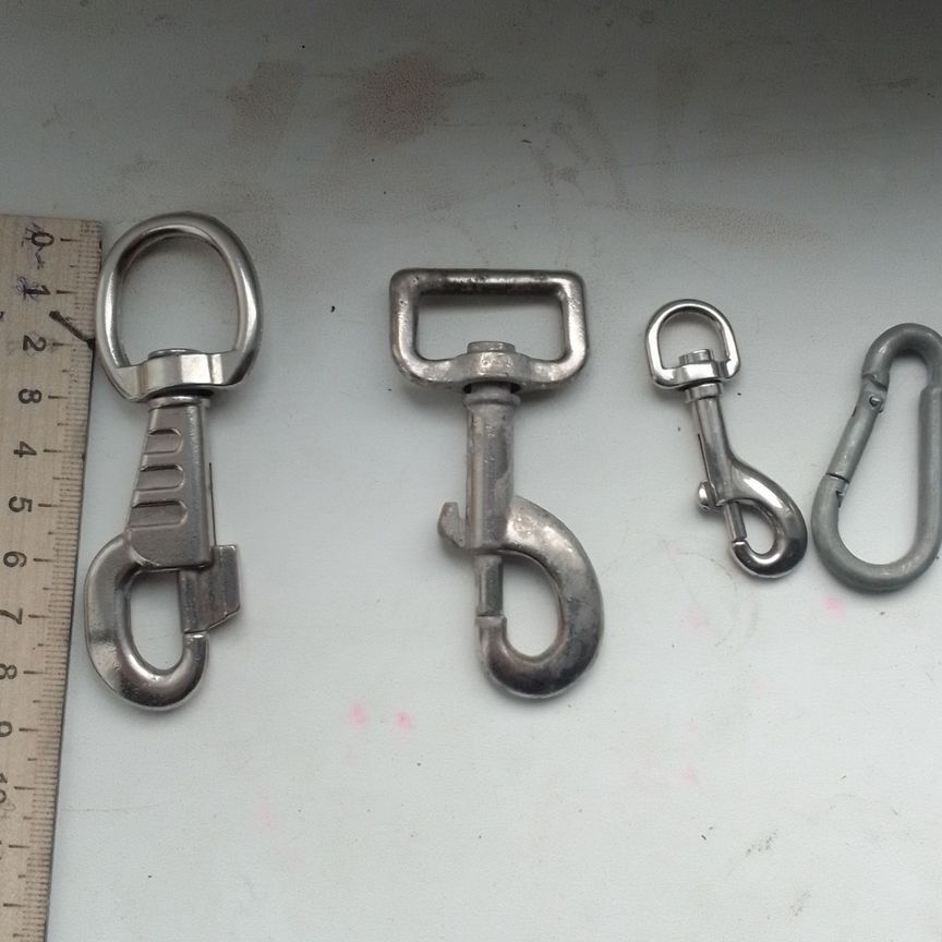 Карабин для собачьего поводка