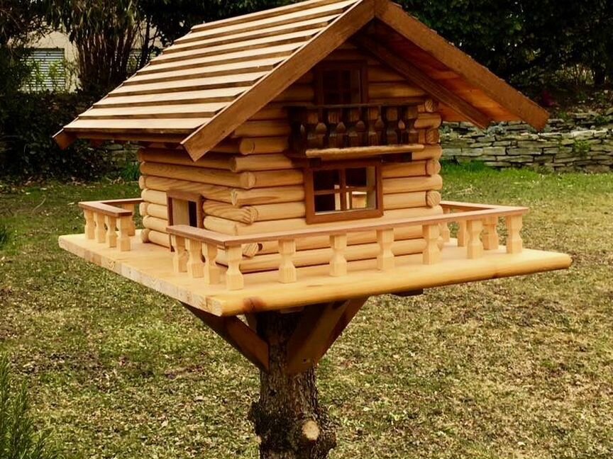 Кормушка для птиц из дерева ручной работы