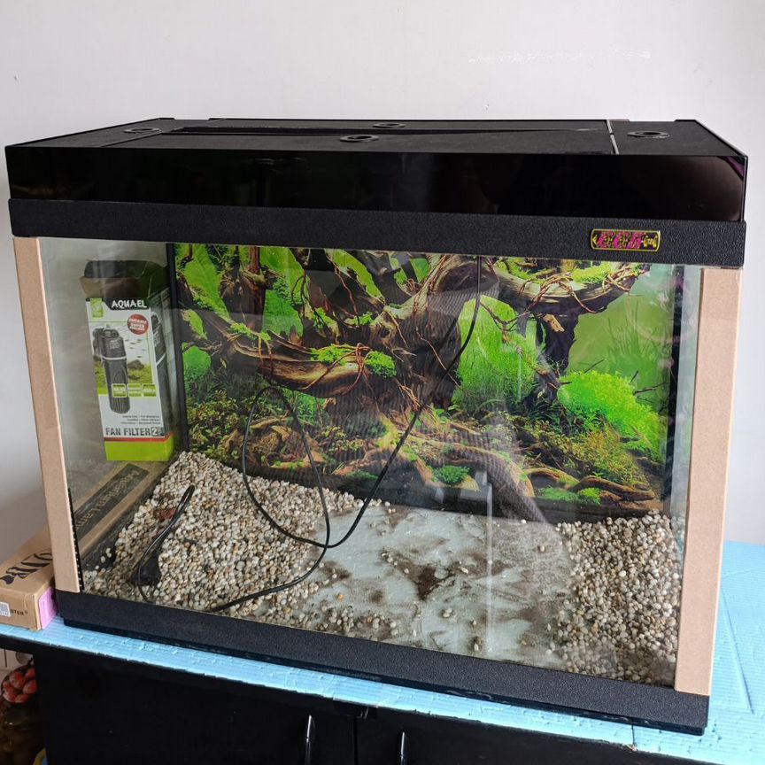 Аквариум в отличном рабочем состоянии