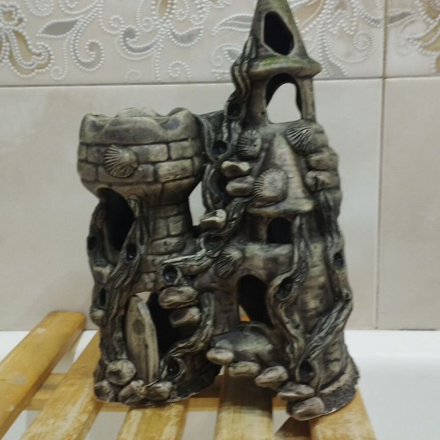 Замок для аквариума