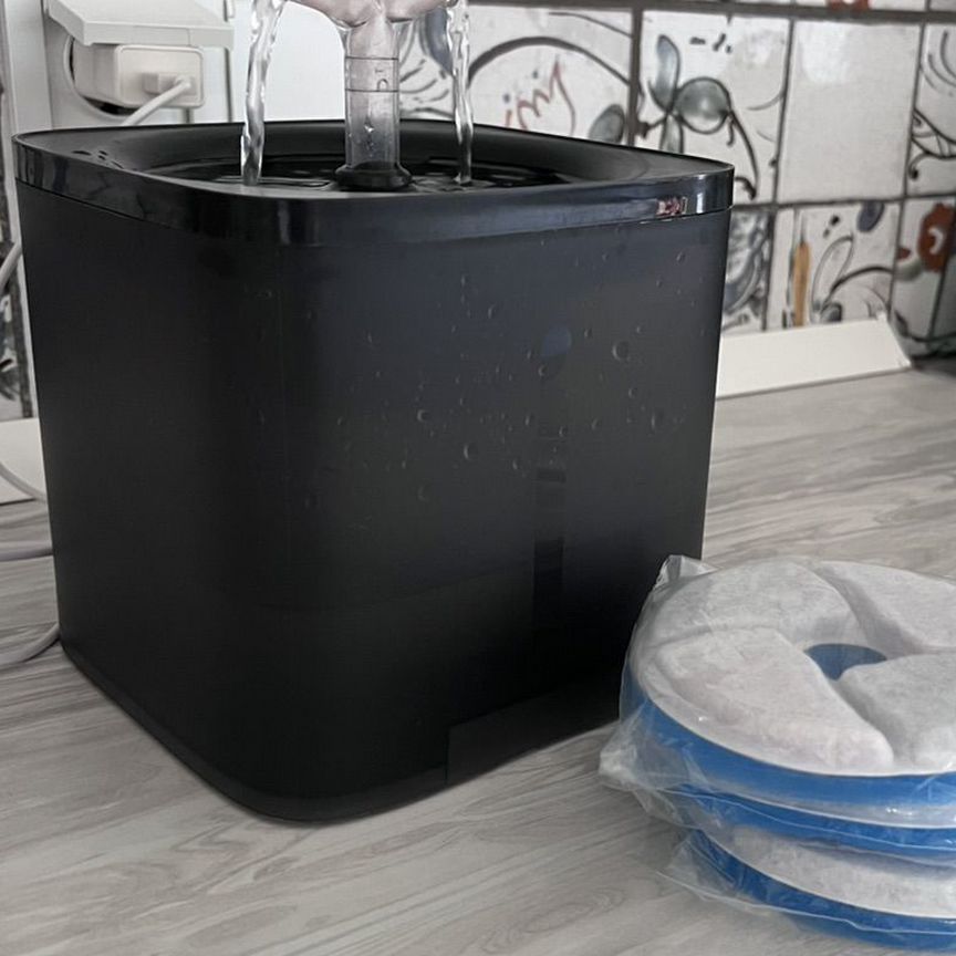 Фонтан поилка для кошек