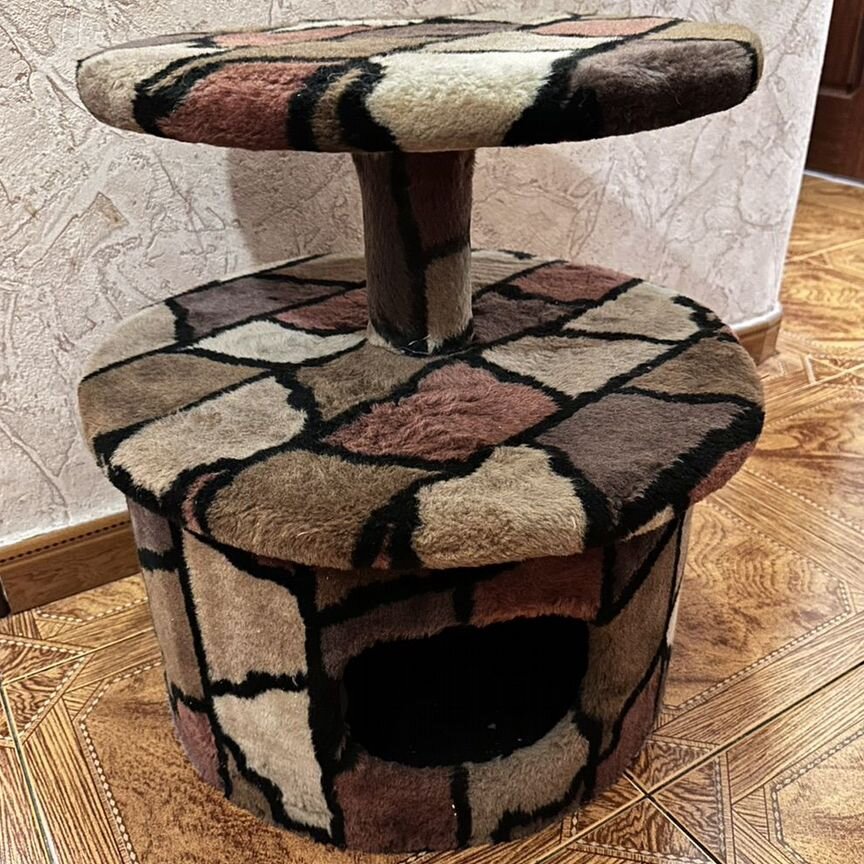 Уютный кошачий домик