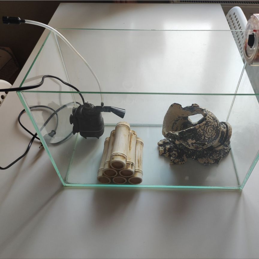 Аквариум 20л. + Авто кормушка + фильтр + 2 домика