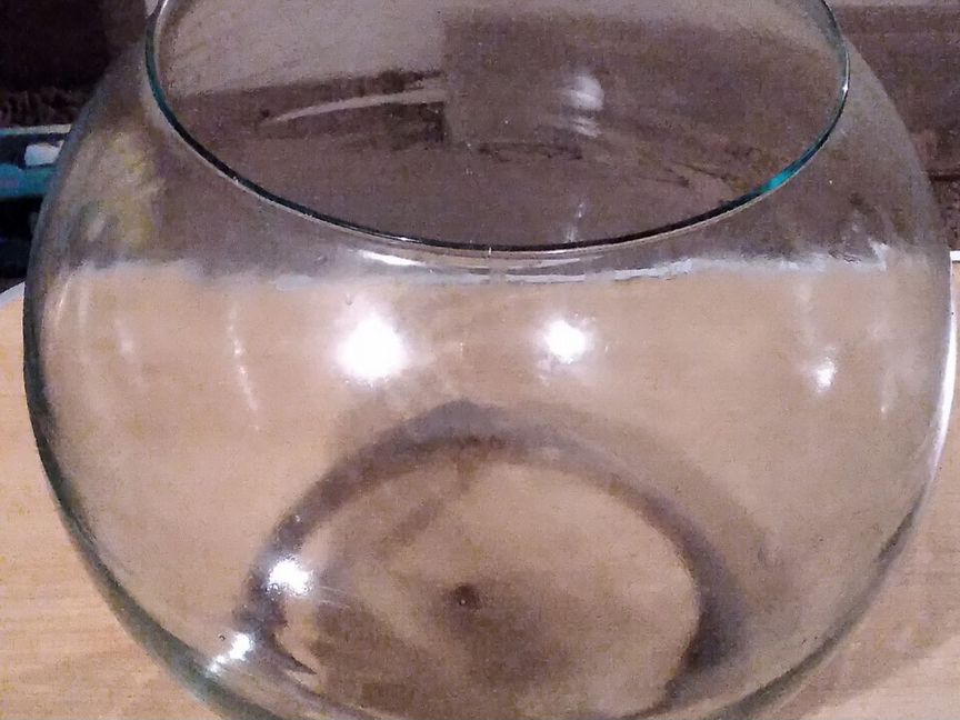 Круглый аквариум с подставкой