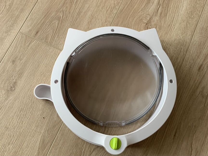 Лаз для кошек в дверь