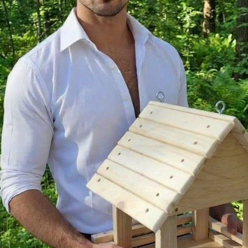 Кормушка для птиц и белок из дерева скворечник