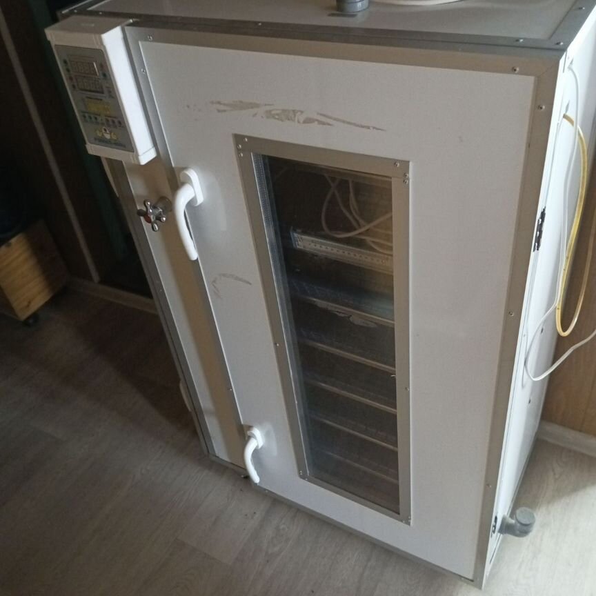 Продам инкубатор 500 яиц
