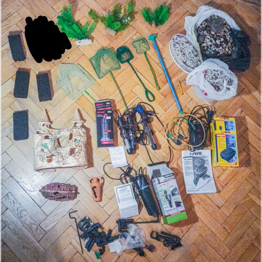 Аквариум со всем содержимым