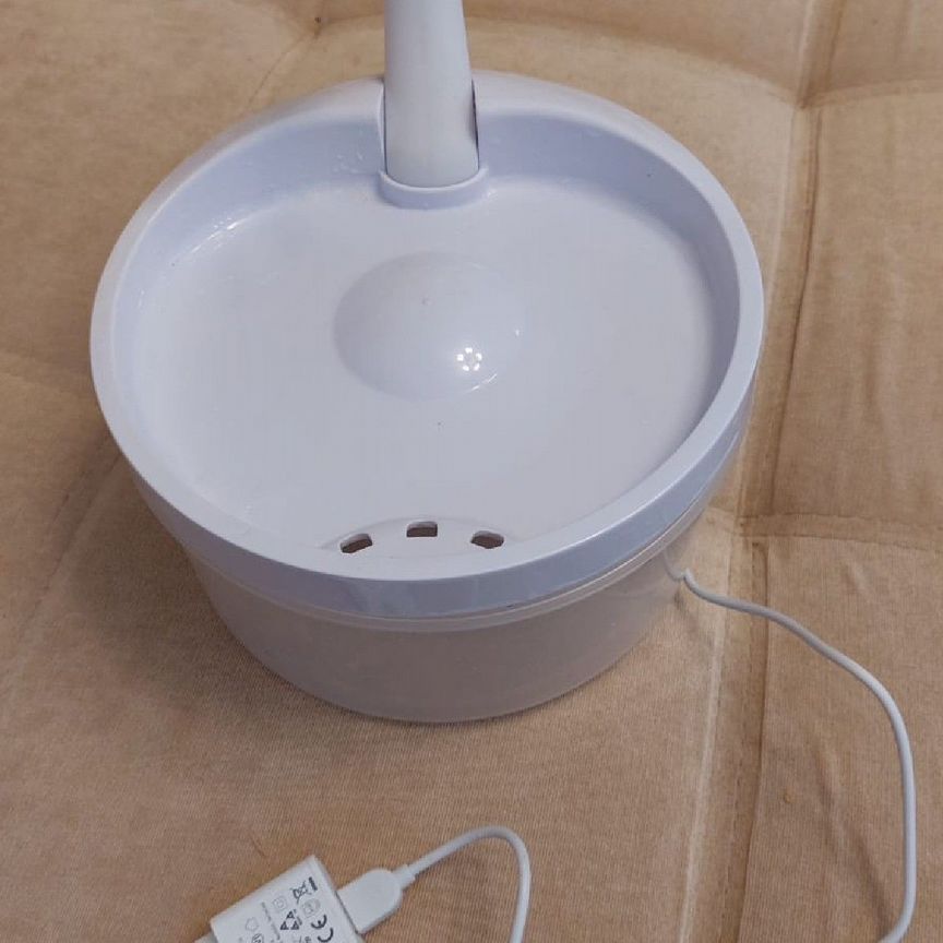 Фонтан поилка для кошек