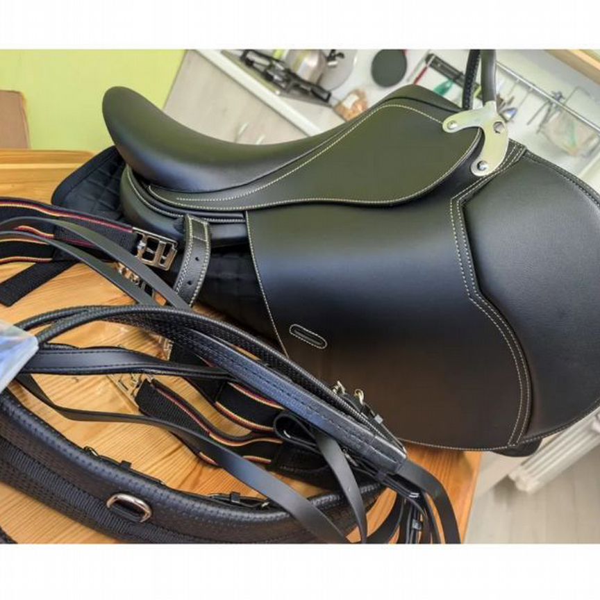 Седло для лошади спортивное