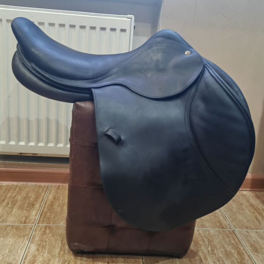 Итальянское конкурное седло 17,5/32-33