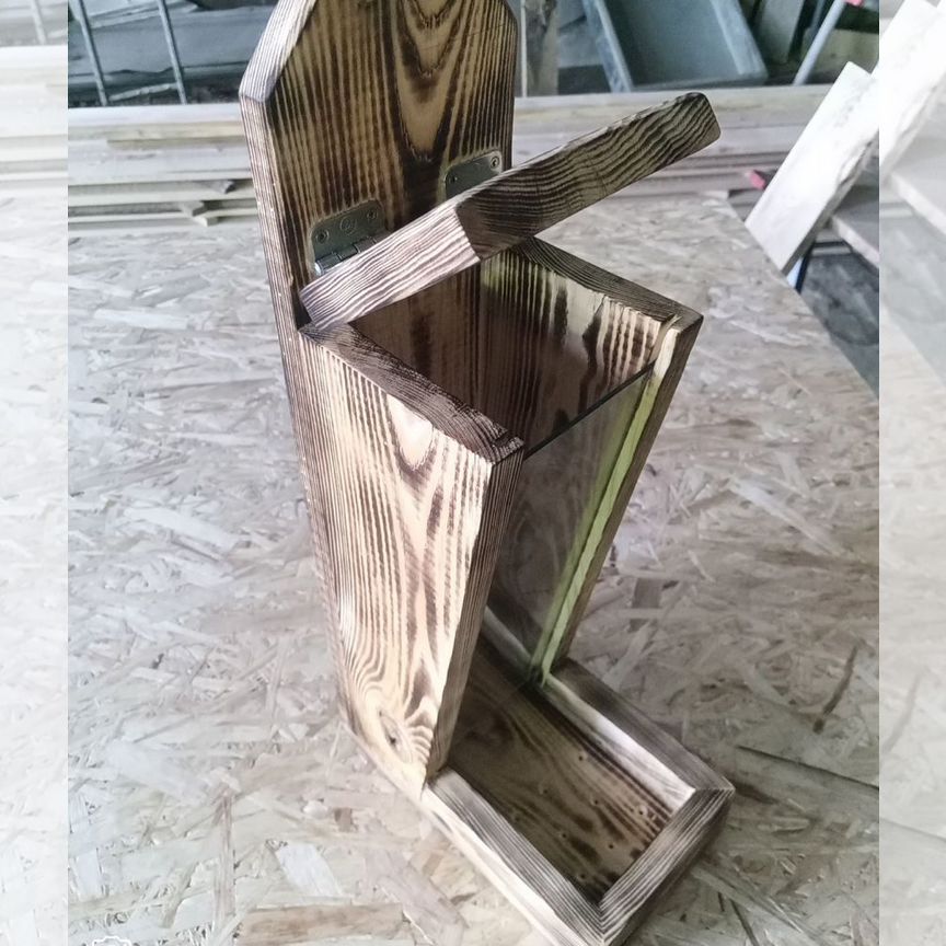 Кормушка для птиц из дерева